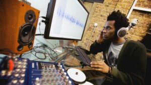 Difference Between 44100 Hz And 48000 Hz- A Guide For Beginners